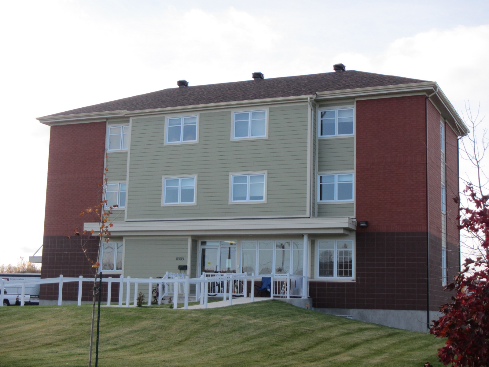 MAISON D'ACCUEIL JOINS-TOI - Construction CPB Inc RBQ:5604-9802 ...